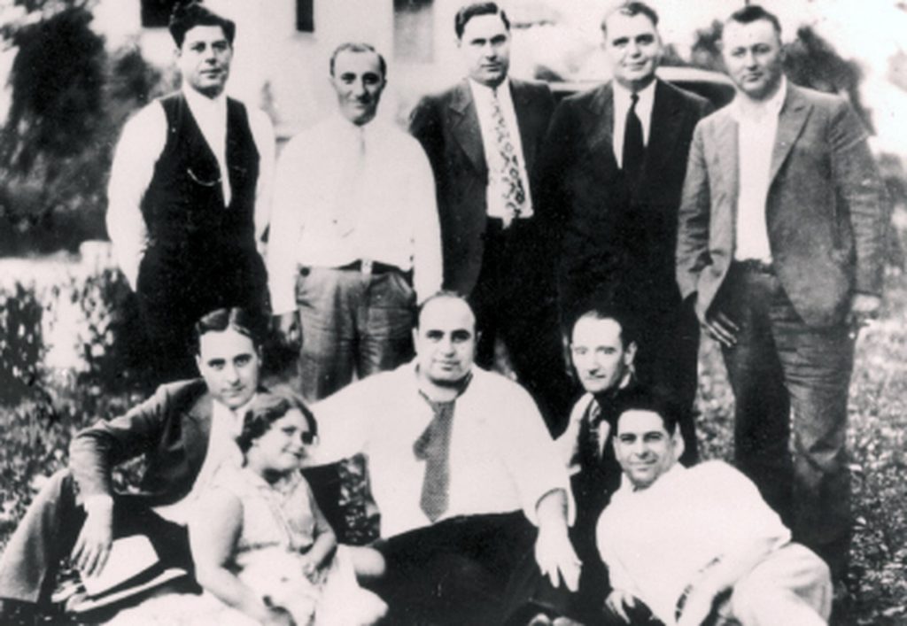 Ce s-a intamplat cu familia lui Al Capone dupa moartea lui? Afla acum ...